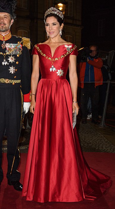 Valentine's Day ready? Yes! Watch When royal ladies wear ravishing red ...