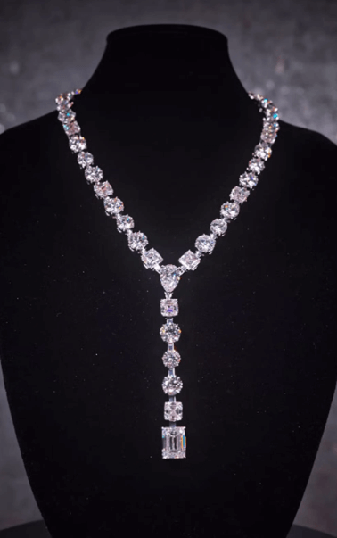 Drake gets necklace with 42 engagement diamonds for all the times he ...