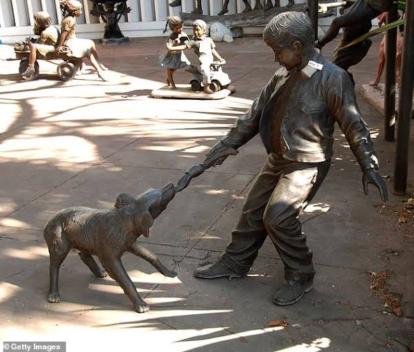 Michael Jackson's collection of statues from his Neverland ranch are ...