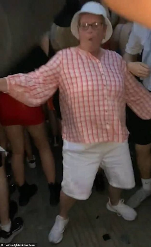 WATCH: Dancing grandmother, 92, gets pub 'bouncing' with HER incredible ...