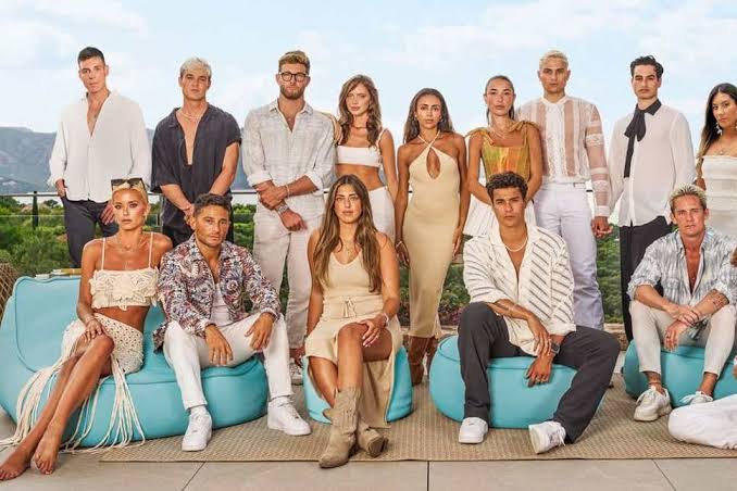 Reality show to make HISTORY and broadcast three-way kiss between male ...