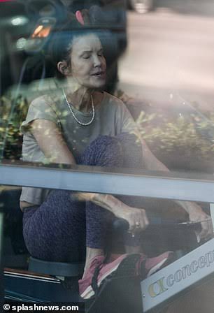 Supermodel Janice Dickinson shows off a VERY smooth complexion as she ...