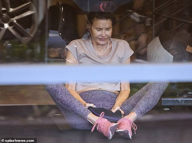 Supermodel Janice Dickinson shows off a VERY smooth complexion as she ...