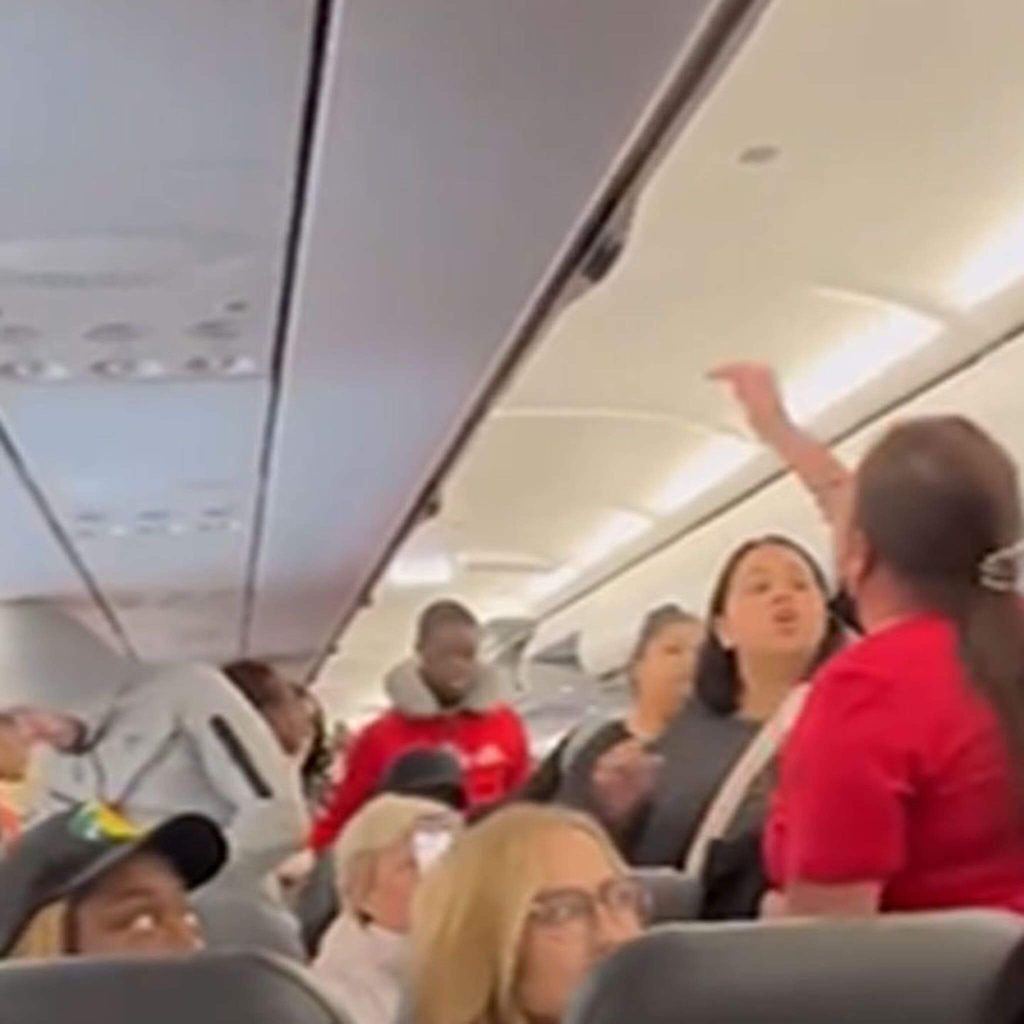 Bizarre moment woman PULLS down her pant mid-flight to ease herself on ...