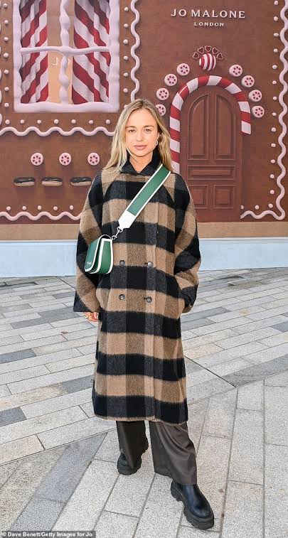 Lady Amelia Windsor looks effortlessly chic as she ATTENDS launch of Jo ...