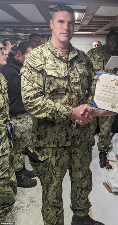 USS Marinette's executive officer Commander Jonathan Volkle dies by ...