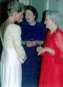 Princess Diana's aunt Mary Roche leaves two of her girls OUT of her £ ...
