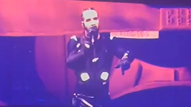 Drake pays TRIBUTE to Mom & Daughter 'killed after his show' as he ...