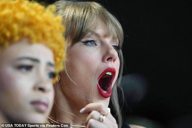 Travis Kelce suffers Super Bowl sideline MELTDOWN as Taylor Swift's ...