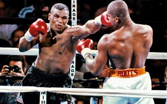 Top 10 jaw dropping incredible Mike Tyson fighting moments