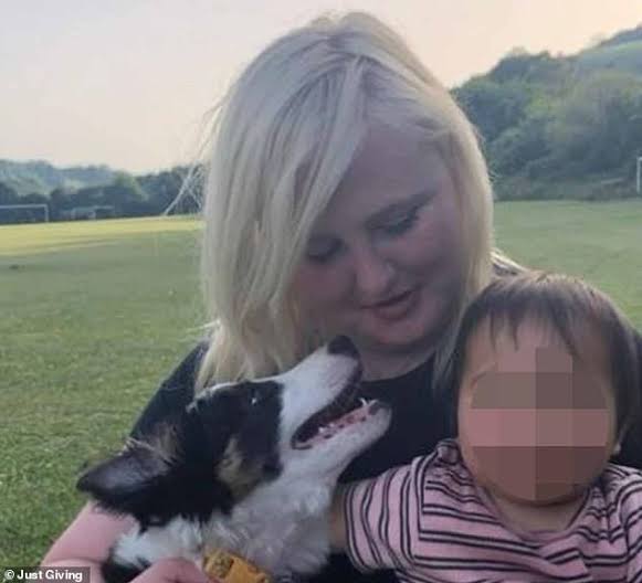 Mother, 33, dies after choking on FOOD while cooking dinner in front of ...