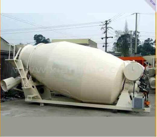 Man DIES after falling into cement mixing tank and got caught in mixer ...