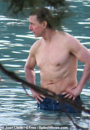 Plastic surgeons EXPLAIN Tom Cruise's mysterious 'sagging' skin and how ...