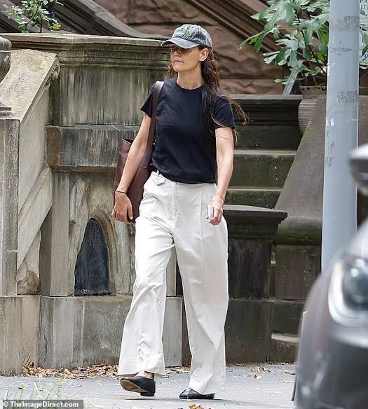 Katie Holmes SEEN with bruised face and EYE as she keeps a low profile ...