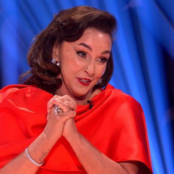 Shirley Ballas SUFFERS scary fall after hitting her head on glass table ...
